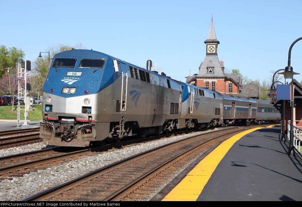 AMTK 16 looks a little fried pulling the 4/23 iteration of the Capitol Ltd.